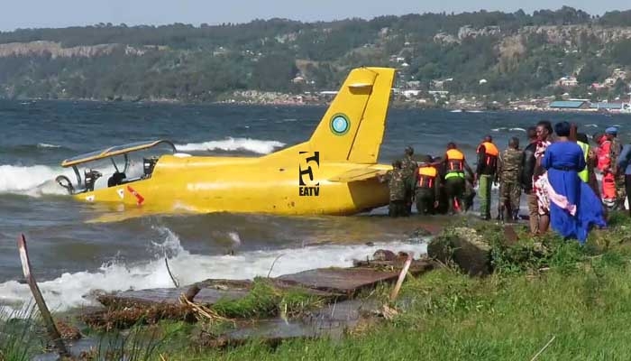 Ndege ya Jeshi yatumbukia ziwani Bukoba | East Africa Television